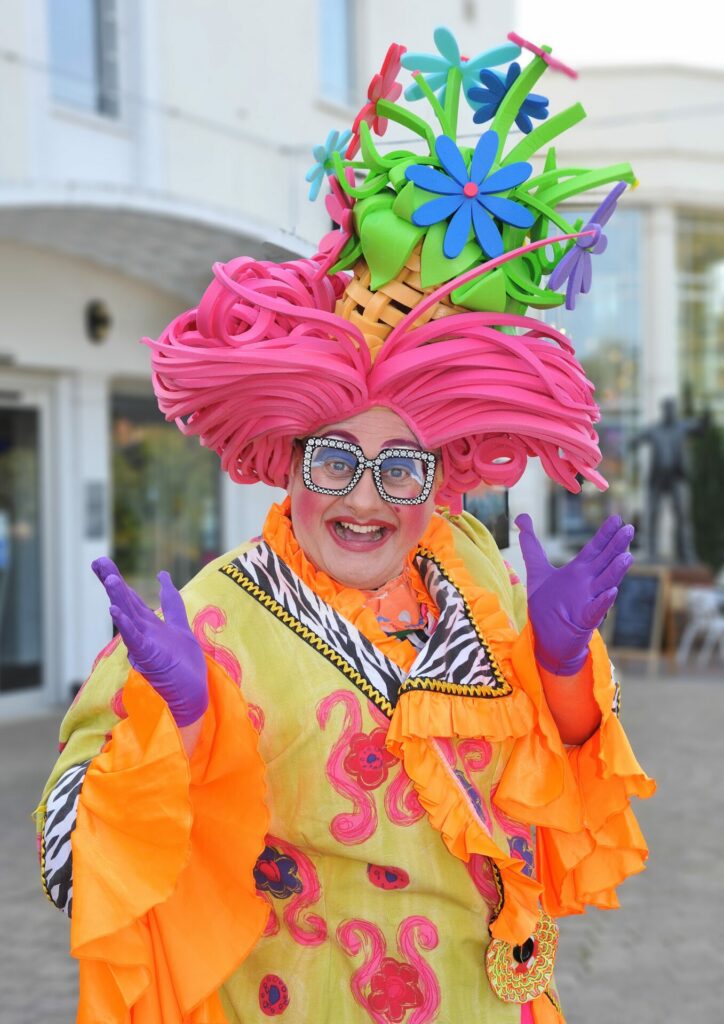 Snow White and the Seven Dwarfs at Dorking Halls | Raring2go!