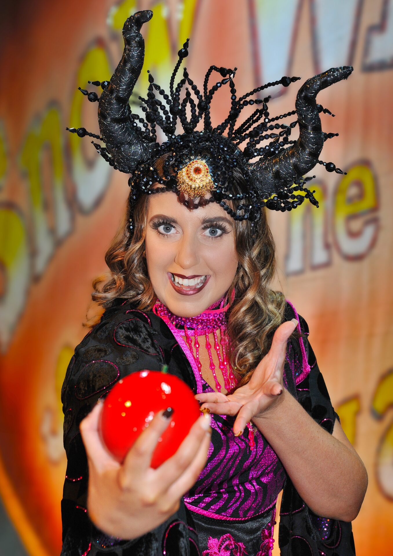Snow White and the Seven Dwarfs at Dorking Halls | Raring2go!