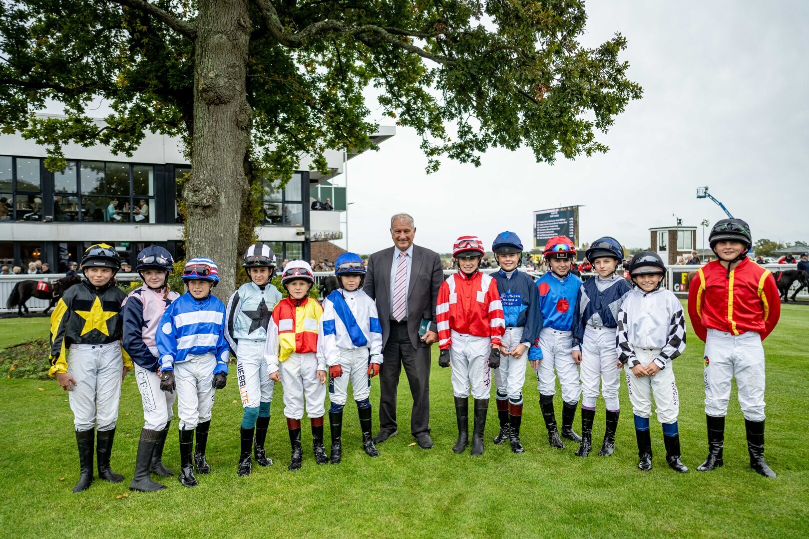 Plumpton Bob Champion Cancer Trust Raceday | Raring2go!